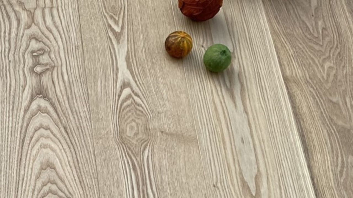 Plankegulve i ask – Wood&Stone